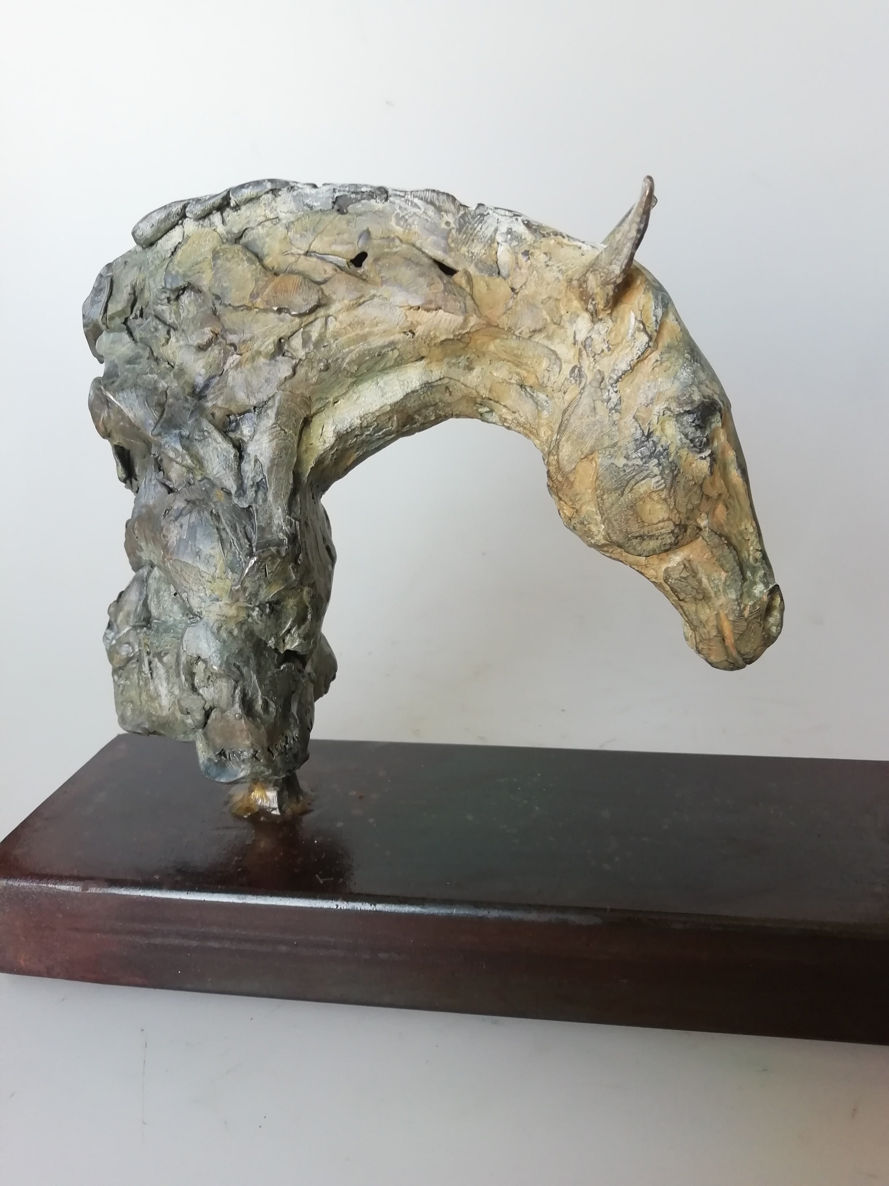 Horse head ivory - Contemporary French Art – Galerie de Juliette